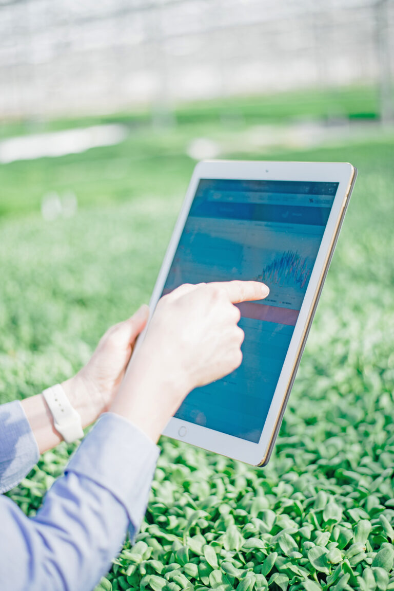 Smart LED light solutions for Greenhouse - Heliospectra